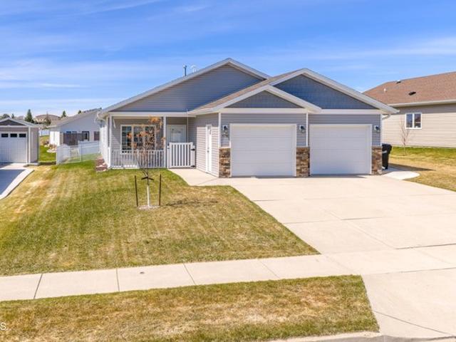 4106 Lorrain Pl, Bismarck, ND 58503