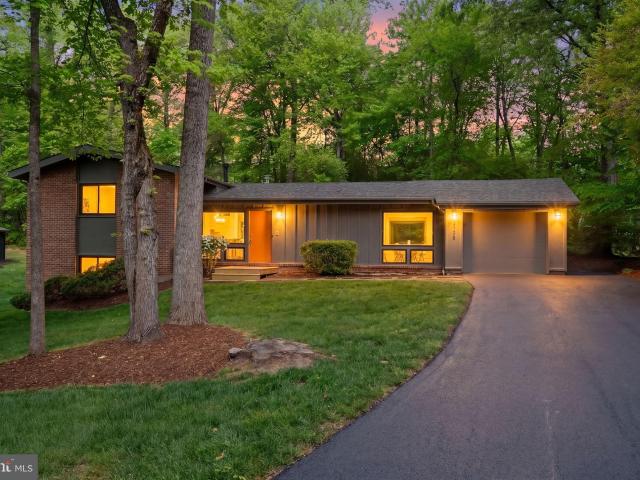 4106 Yerkes Pl, Annandale, VA 22003 | MLS #VAFX2306 | Compass