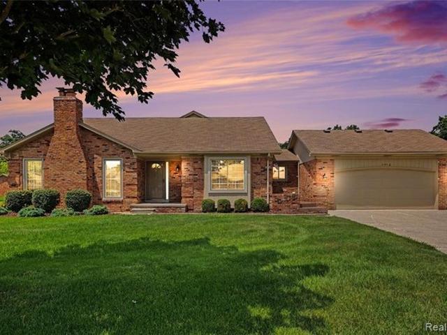 41071 E Rosewood Dr, Clinton Township, MI 48038