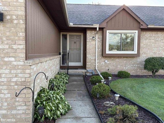 41075 Donna Dr, Clinton Township, MI 48038