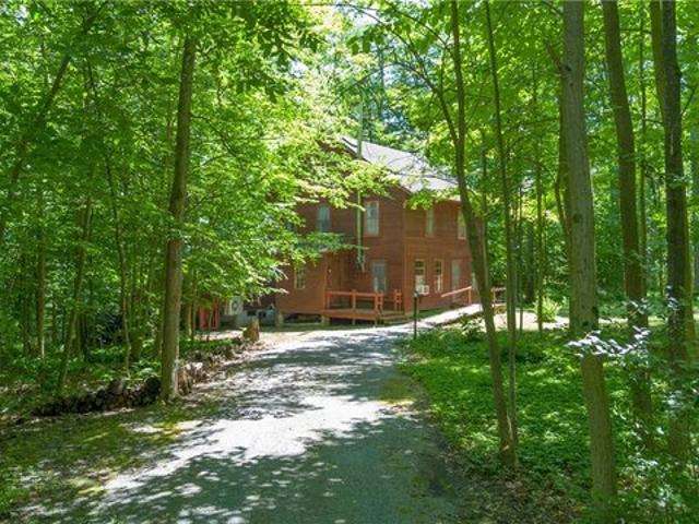 4107 Braewood Ln, Geneva, NY 14456