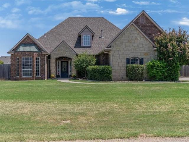 4108 Hidden Lake Cir, Moore, OK 73160