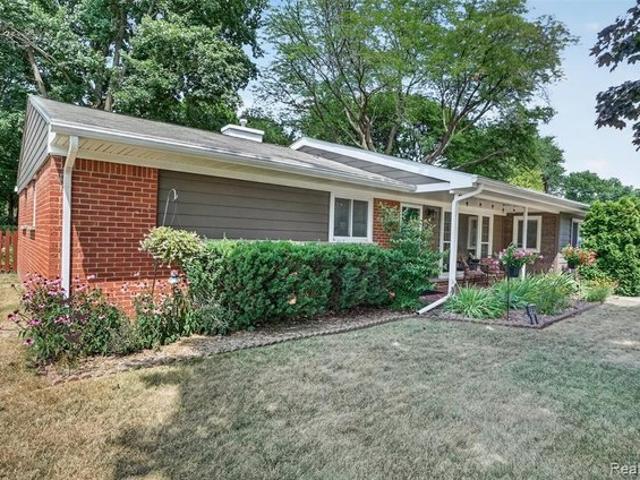 41008 Hollydale, Novi, MI 48375