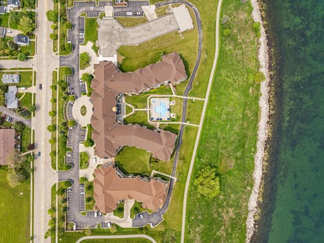 4100 S Lake Dr, Unit 400, St. Francis, WI 53235 | MLS #1948
