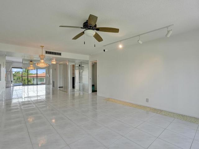 4100 Tivoli Ct, Unit 304, Lake Worth, FL 33467 | MLS #B26054