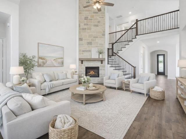 4101 Hawthorn Dr, Aubrey, TX 76227 | MLS #21160