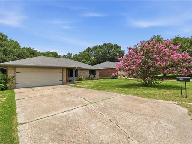 4101 Willow Oak St, Bryan, TX 77802