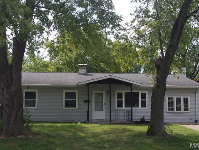 4102 N Park Dr, Belleville, IL 62226
