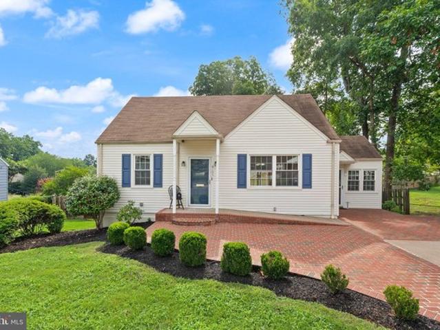 4103 Woodland Dr, Fairfax, VA 22030
