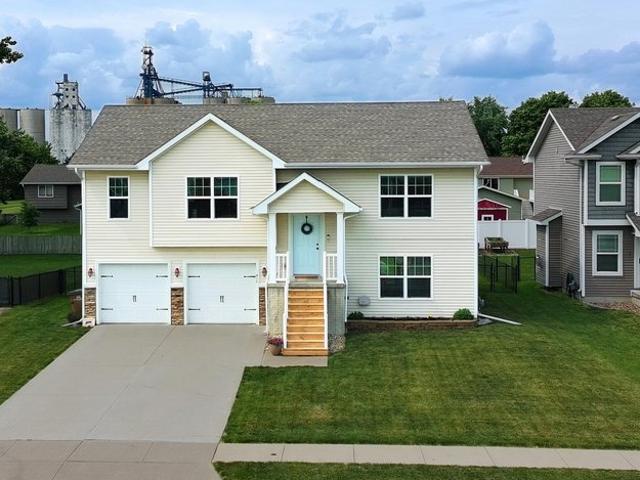 410 3rd St SE, Bondurant, IA 50035