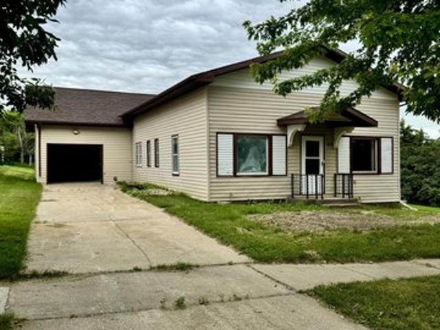 410 1st St NW, Parshall, ND 58770