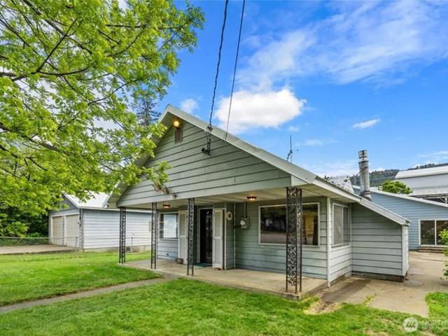 410 1st St, Easton, WA 98925