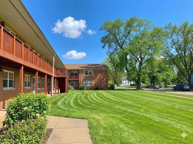410 440 W Palatine Rd, Palatine, IL 60067
