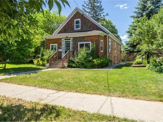 410 9th Ave S, Fargo, ND 58103