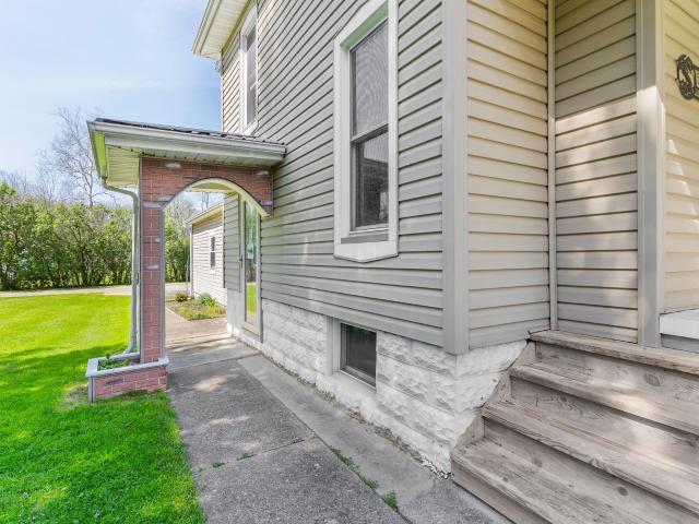 410 CENTER Street