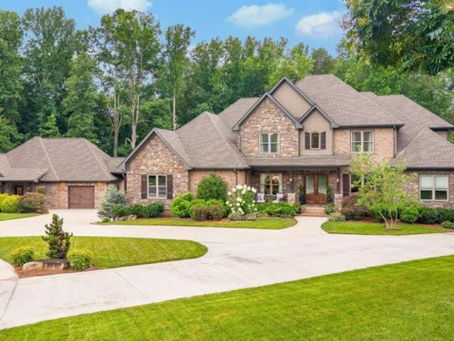410 Clear Canyon Dr, Hixson, TN 37343