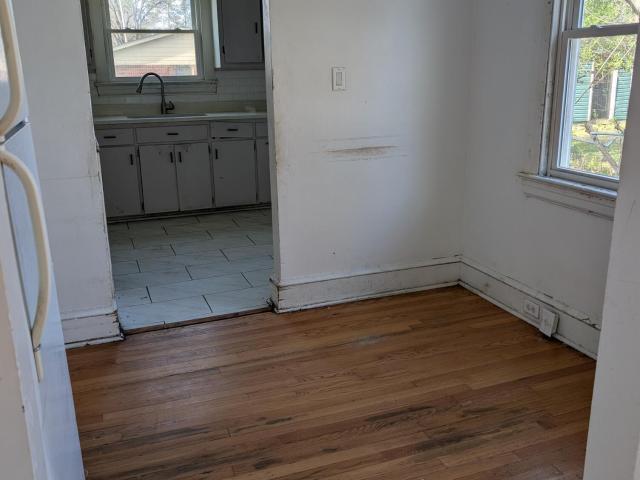410 Academy Street E