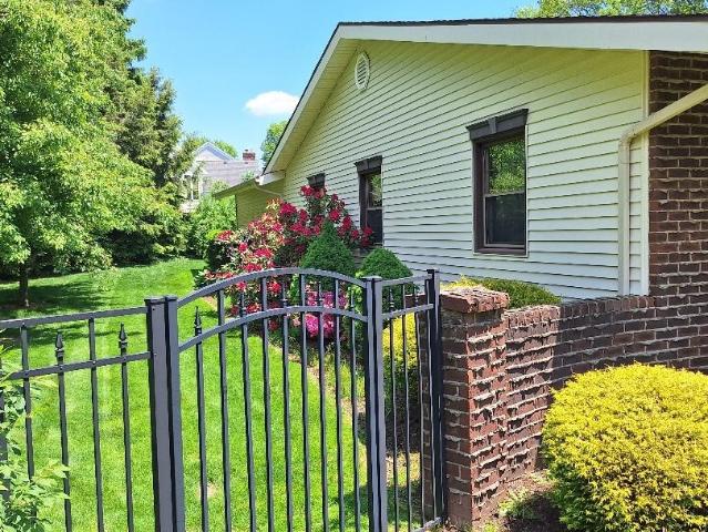 410 Breezewood Circle