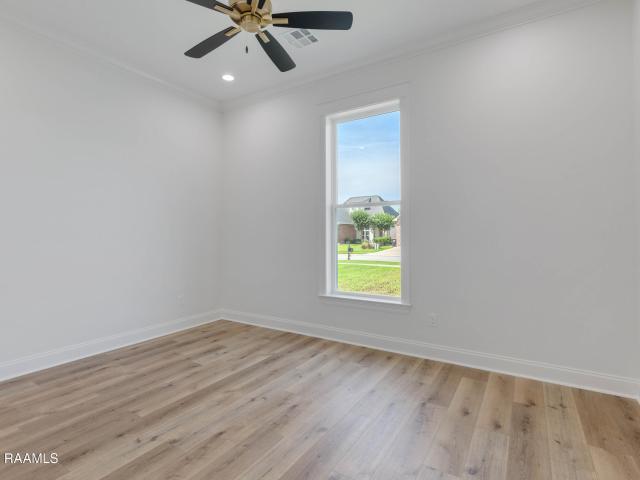 410 Dunvegan Ct, Lafayette, LA 70503 | MLS #RA2600001