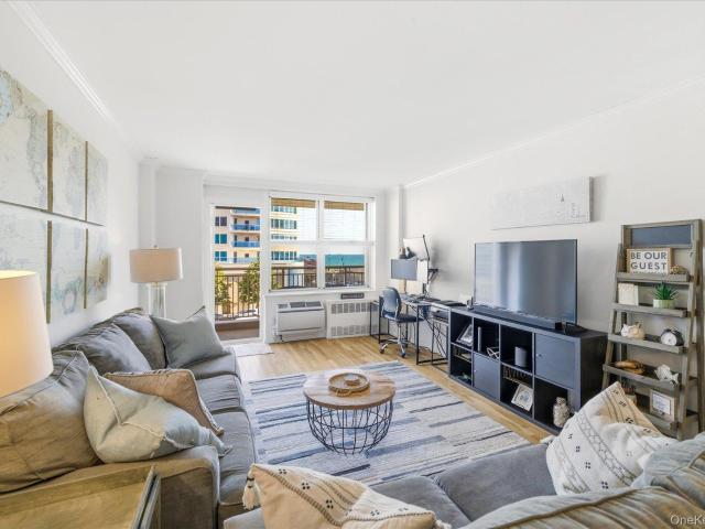 410 E Broadway 4C