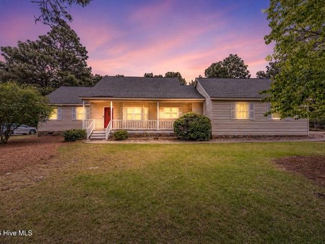 410 Edinboro Dr, Southern Pines, NC 28387