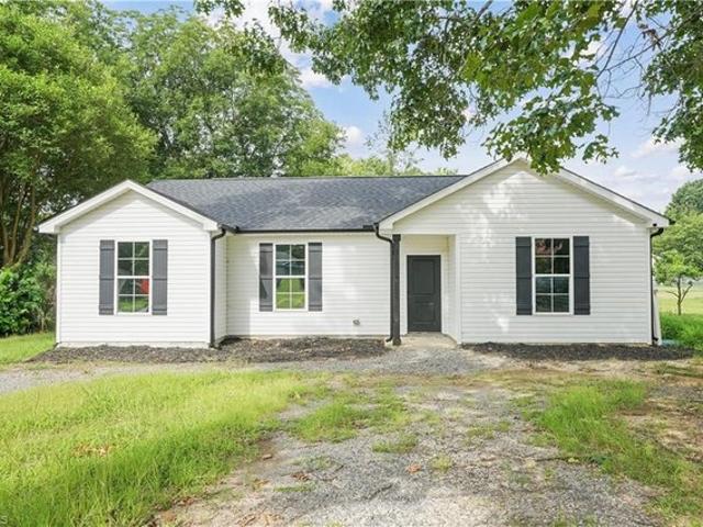 410 Fayetteville St, Liberty, NC 27298