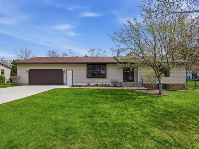 410 Hawthorne Ave, Plover, WI 54467