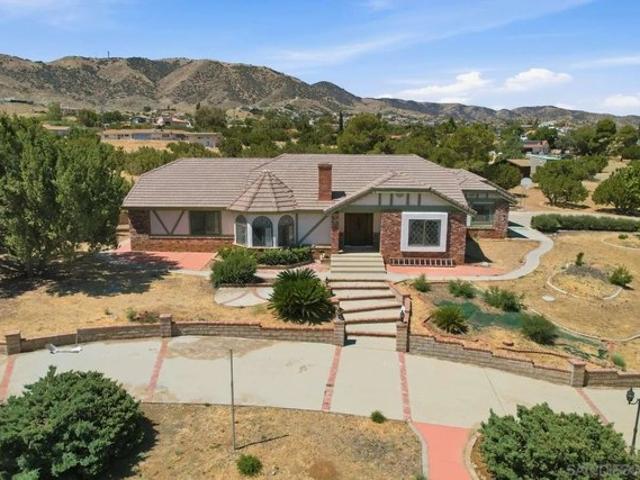 410 Hacienda Dr, Palmdale, CA 93551