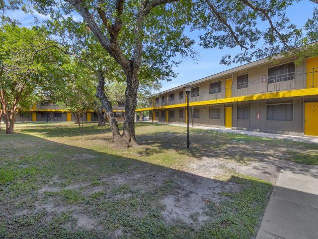 410 Heights Studio Apartment for Rent at 3222 Nw Loop 410, San Antonio, TX 78213