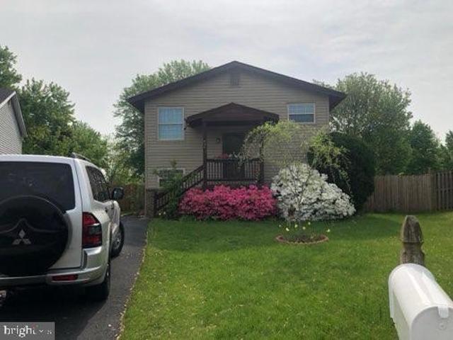 410 Hummer Ct, Sterling, VA 20164