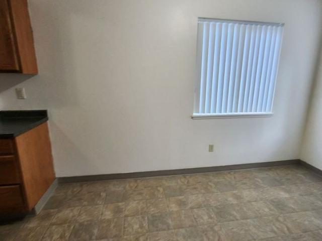 #410 OAK MANOR 1 Bedroom Apartment for Rent at 2288 Northgate Ave Ne, Salem, OR 97301 Northgate
