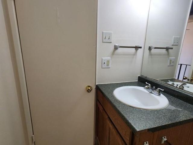 #410 OAK MANOR 1 Bedroom Apartment for Rent at 2288 Northgate Ave Ne, Salem, OR 97301 Northgate