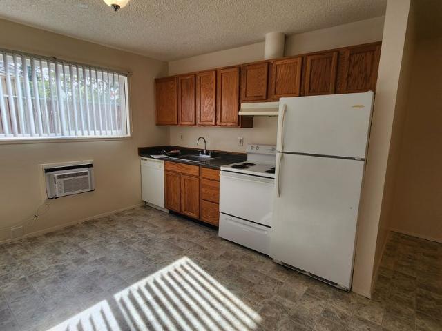 #410 OAK MANOR