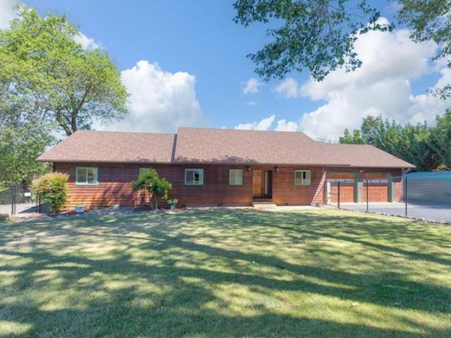 410 Lancelot Ln, Merlin, OR 97532