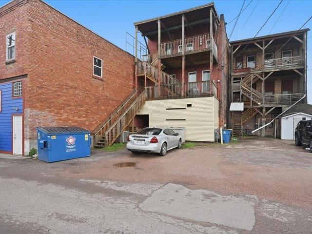 410 Main Street W