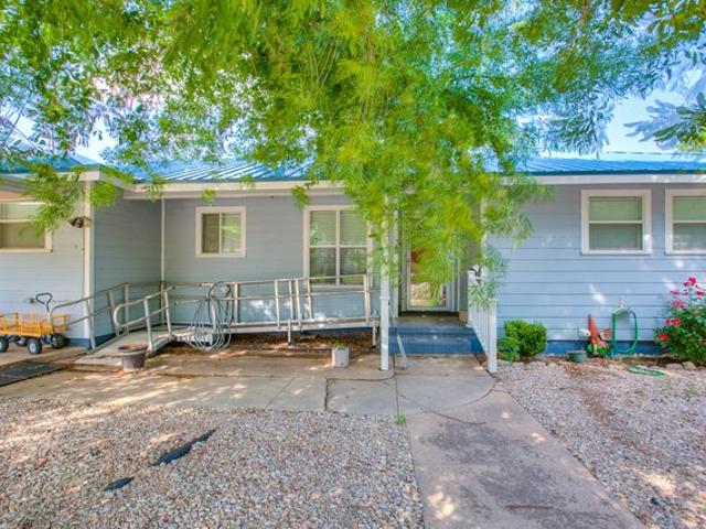 410 McCarver Dr, Ballinger, TX 76821