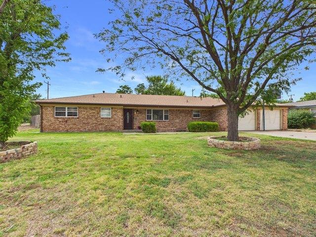 410 Mills Ave, Dumas, TX 79029