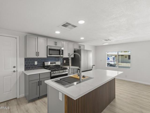 410 N 67th Ln, Phoenix, AZ 85043