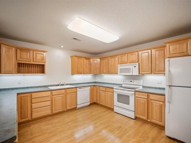 410 N 1st St Apt 201, Indianola, IA 50125