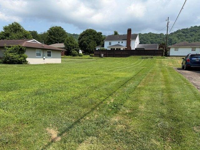 410 N 2nd Ave, Paden City, WV 26159
