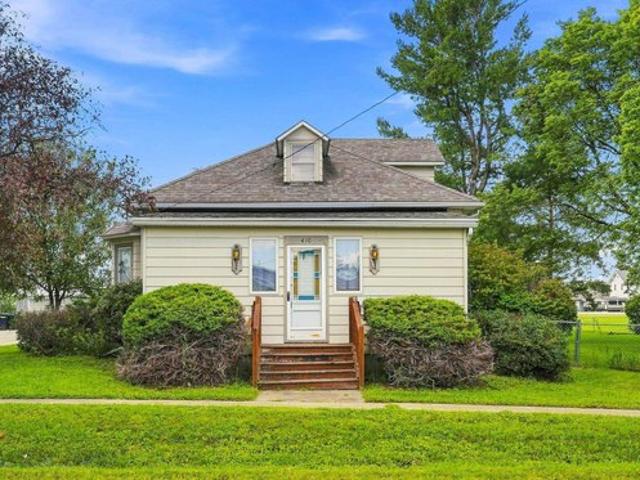 410 N Washington St, Wayland, IA 52654