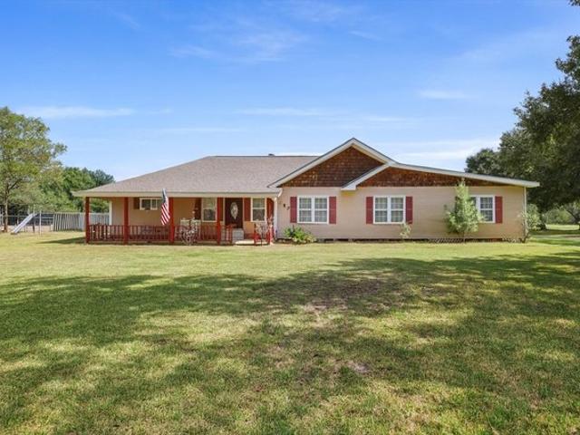 410 N Broadway, China, TX 77613