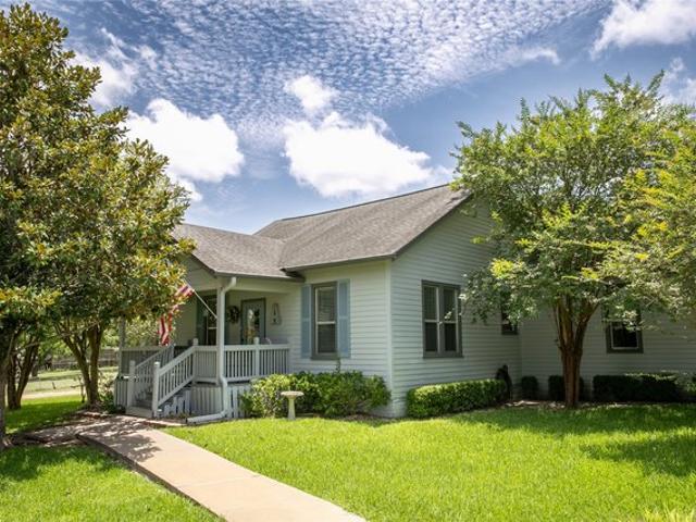 410 N Colorado St, Burton, TX 77835