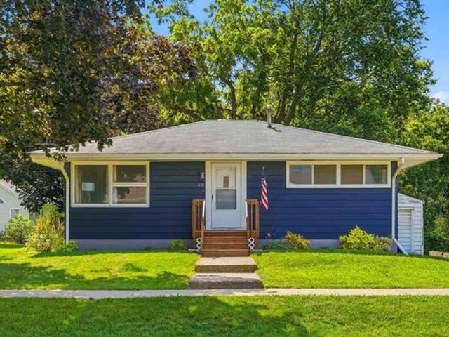 410 N Elm St, Riverside, IA 52327