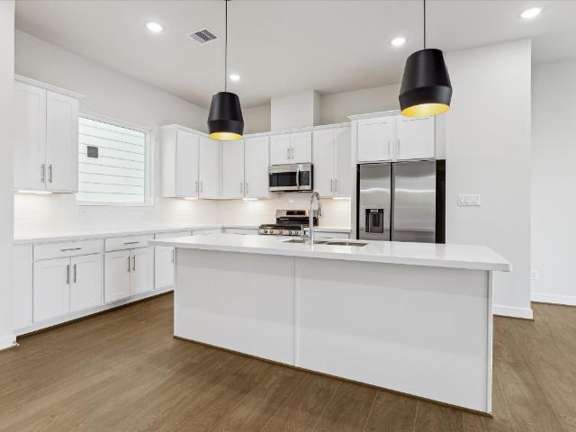 410 N Stiles St, Houston, TX 77011 | MLS #52027 | Compass