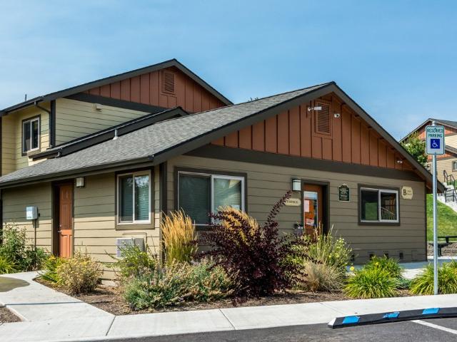 410 NE Oak St, 3 beds, 1 full bath