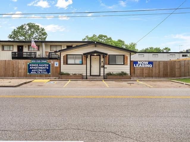410 S 2nd St, Alvin, TX 77511
