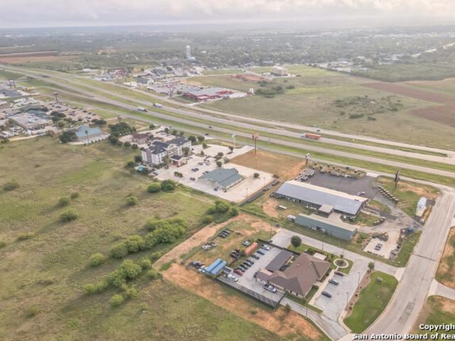 410 S Interstate 35