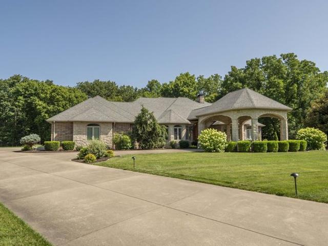 410 S Oaks Dr, Springfield, MO 65809