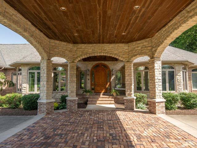 410 S Oaks Drive